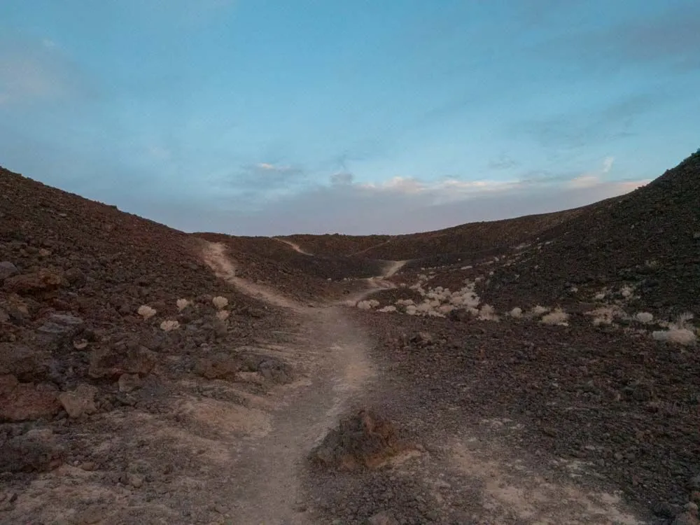 How to hike Amboy Crater California (Extinct Cinder Cone Volcano ...